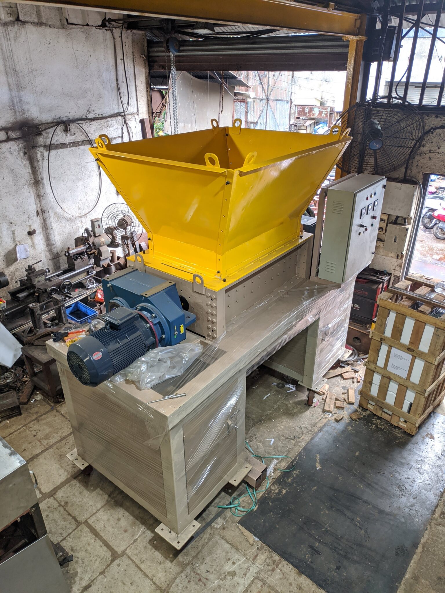 Paper MIll Waste Shredder Machine - Waste from pulper with wires